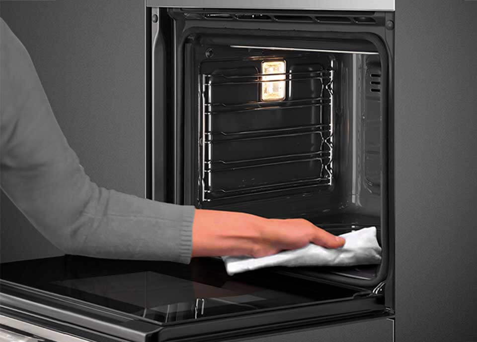 What Is a Pyrolytic (Self-Cleaning) Oven? | Smeg