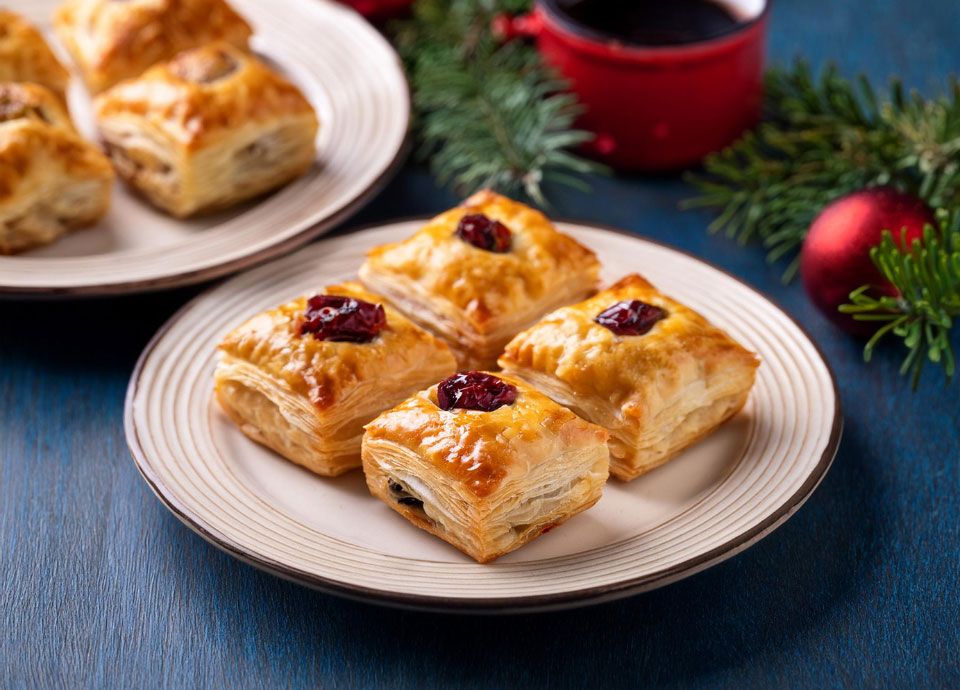 Turkey, Stuffing and Cranberry Pastry Puffs - Christmas | Smeg UK