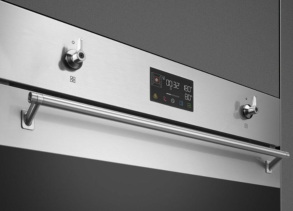 Smeg Oven: EVOSCREEN Display & Intuitive Knob Guide